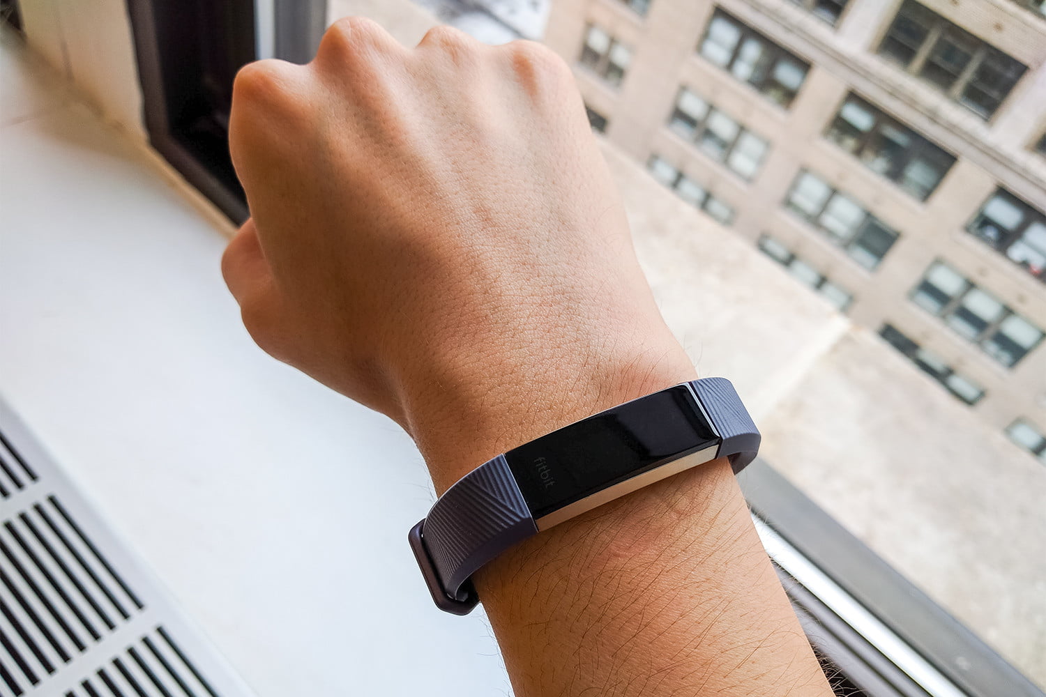 5 reasons why you should purchase the new FitBit Alta HR – Digital Classic